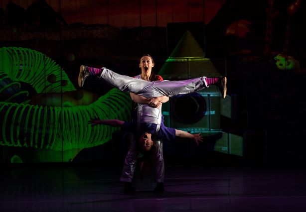 MOTIONHOUSE (Kevin Finnan) - Klemark Espectáculos Teatrales